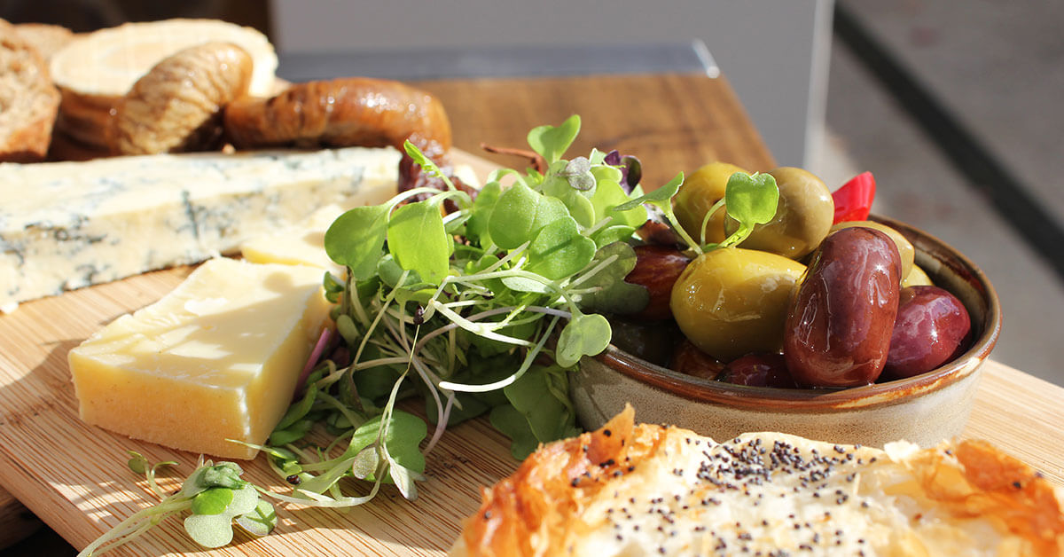 Cheese and olive platter - GO LIVE IT